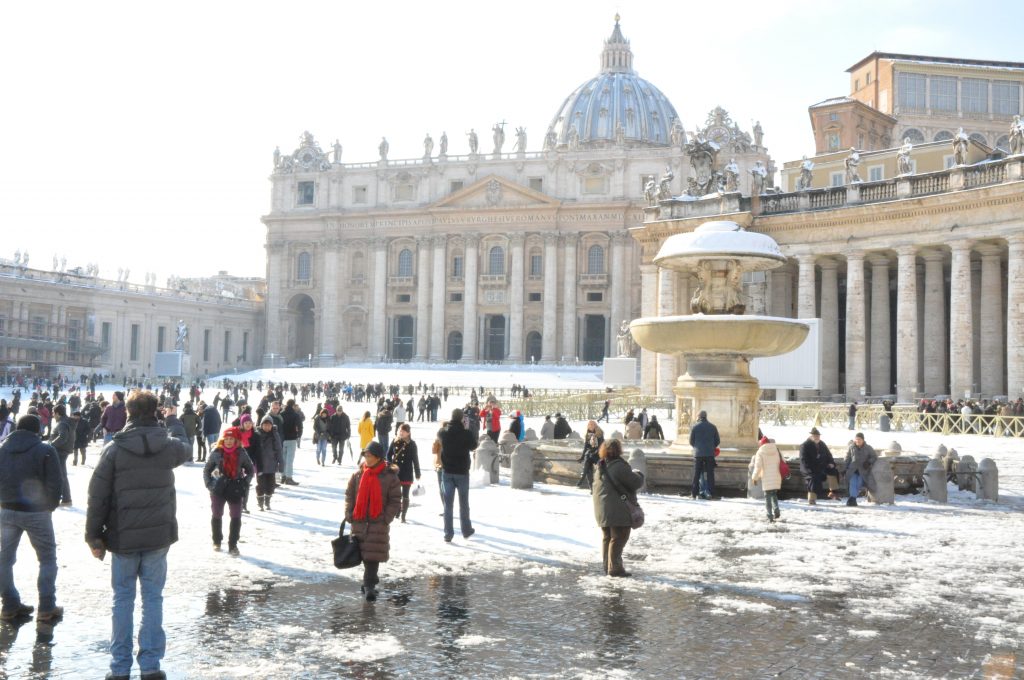 Snowfall in Rome: A Rare and Magical Spectacle - QuodLibet bed and ...
